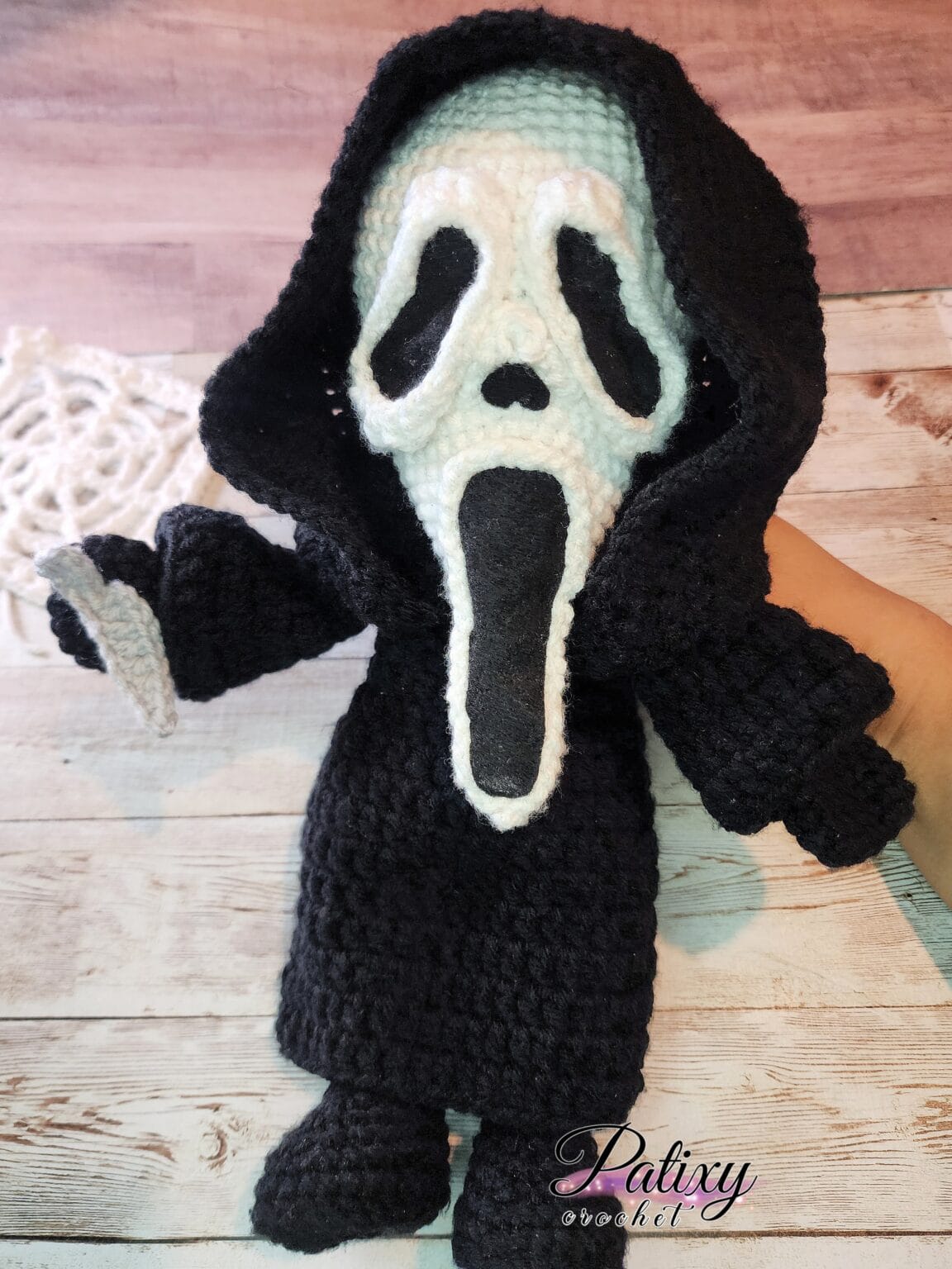 SCREAM Amigurumi de GHOSTFACE con Patrón y Video Gratis - Patixy Crochet
